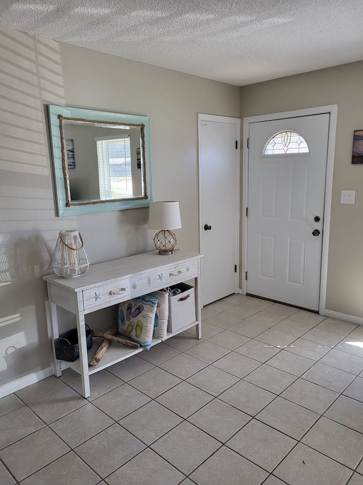 Gulf Breeze Beach Retreat - Pensacola Beach, FL