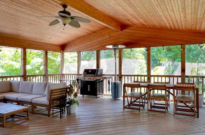 Family Home 5 Min To Vt | Spacious Porch & Yard - Blacksburg