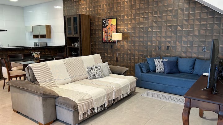 Casa ( Sobrado)completíssima Com 2 Suítes - Goiânia