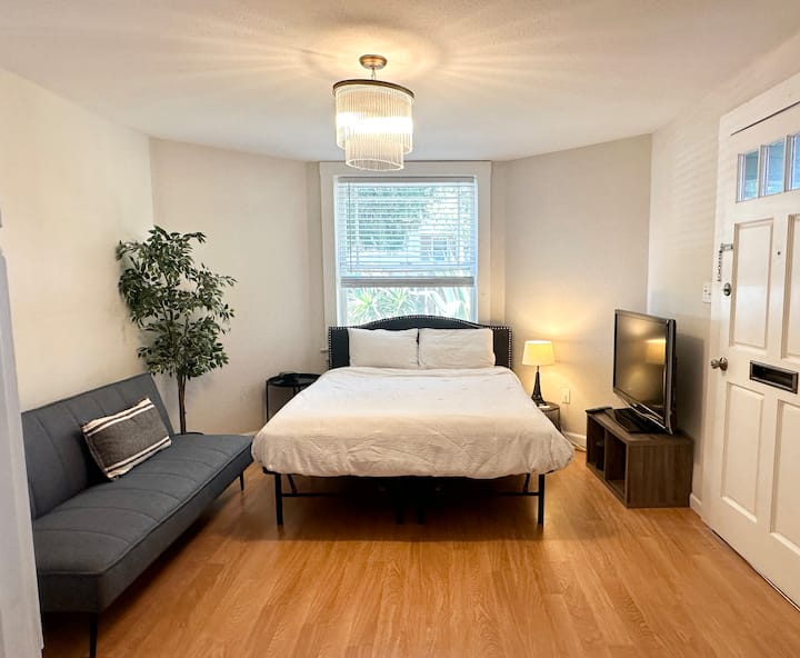 Studio Blocks To Beach, Updated And Cozy - Alameda, CA