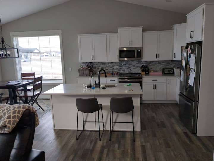 4000 Sf House With A Fenced Yard - Billings, MT