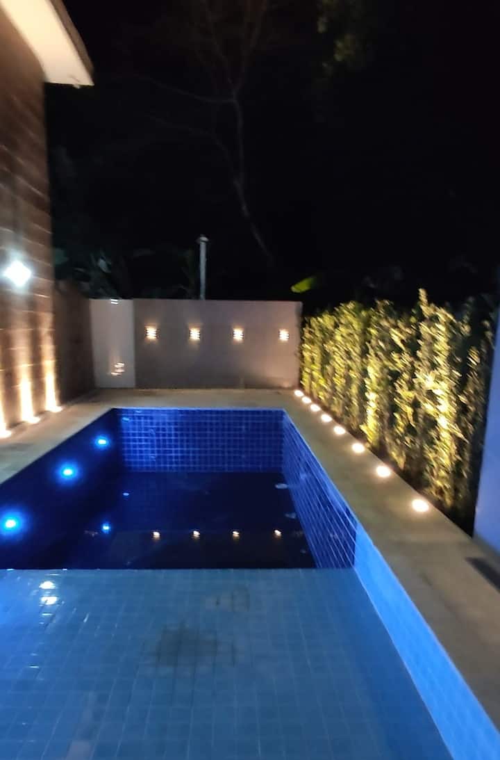 Casa P/ 36 Pessoas, Piscina E Jacuzzi-250m A Praia - São Sebastião