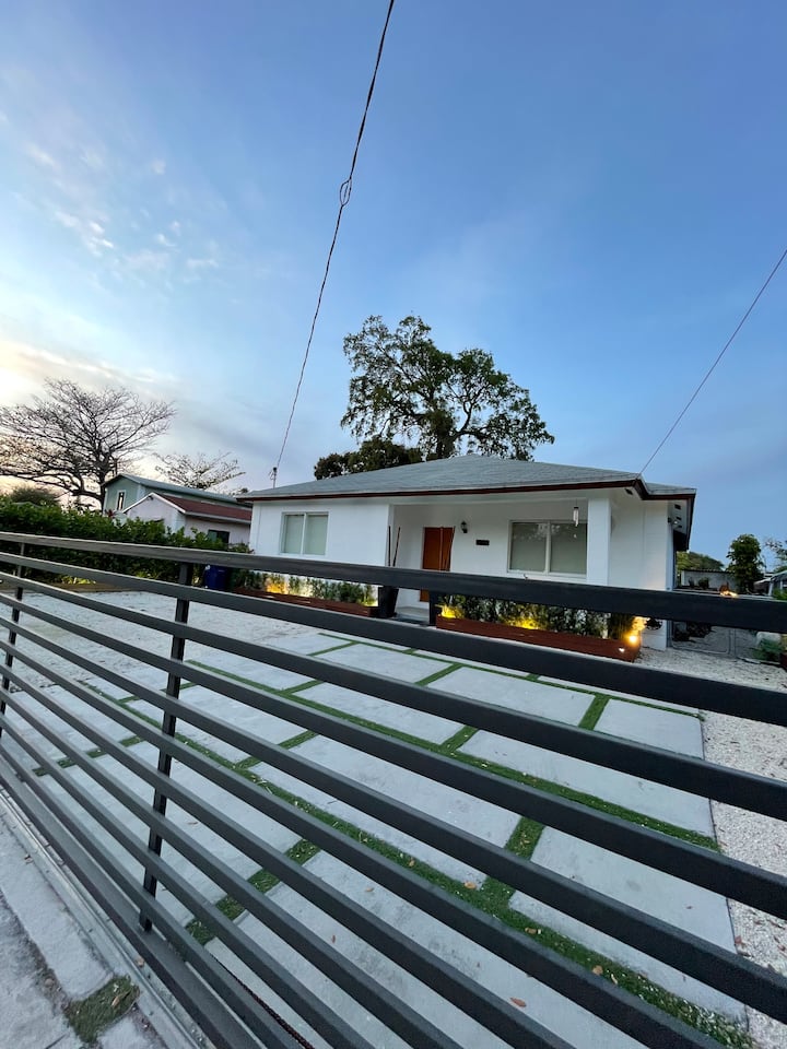 Cozy Home In Miami Shores W/ Style & Confort 2/2 - Sunny Isles Beach, FL