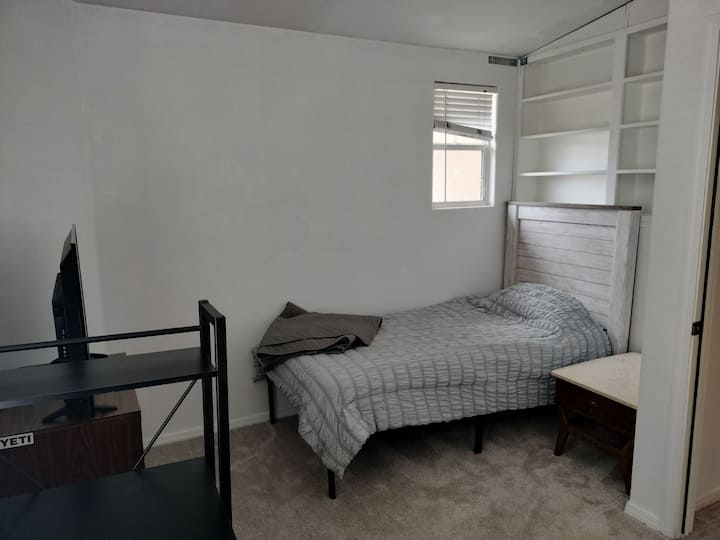 Clean Essential Lodging - Slo - Pvt Bathroom - San Luis Obispo, CA