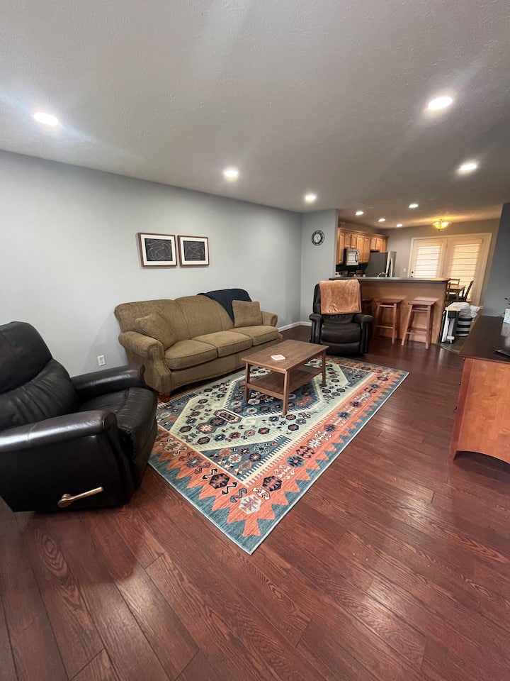 *Marvelous Home Away From Home - Muncie, IN