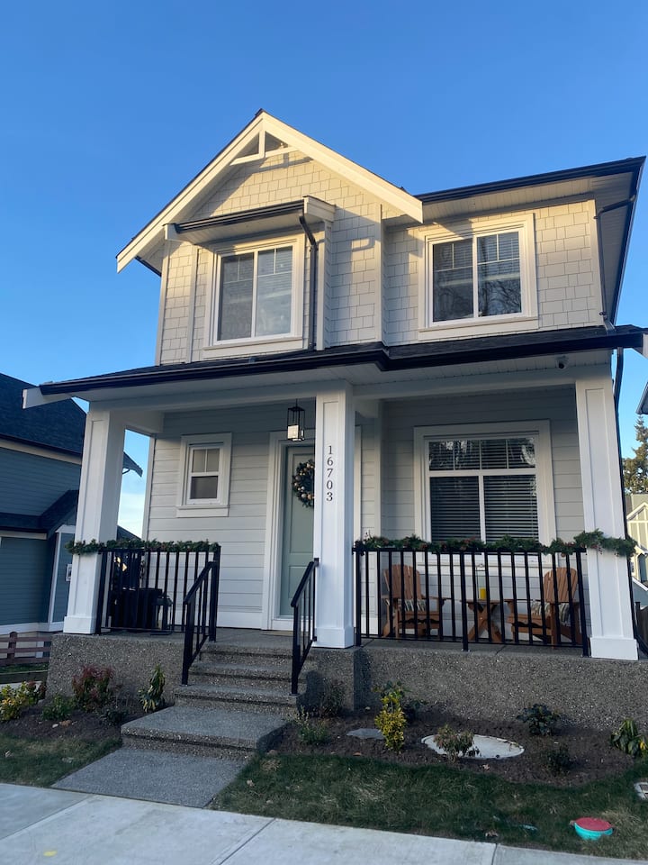 Modern Farmhouse Near Whiterock

Reg. #H369261927 - Surrey