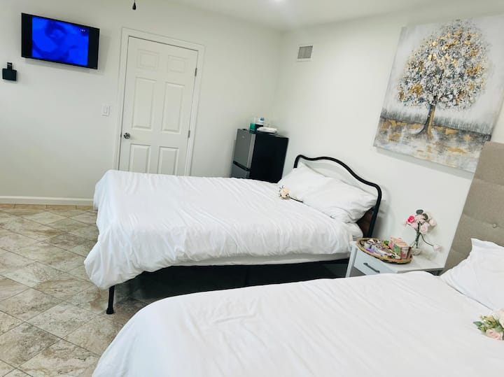Mt101 -Private Room In Big Villa - Huntington Beach, CA