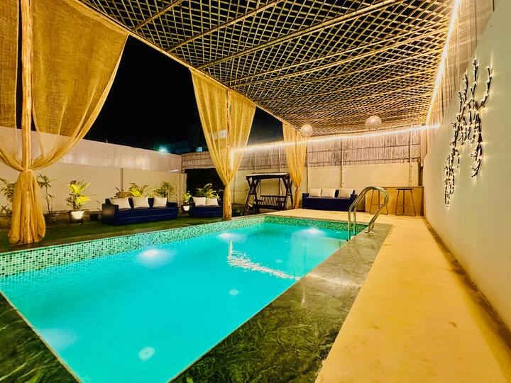 Centaurus Villa With Pool - Noida