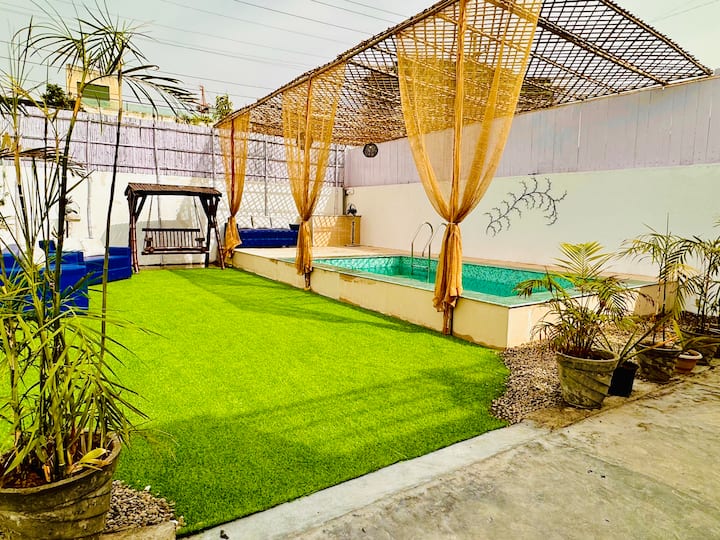 Centaurus Villa With Pool - Noida