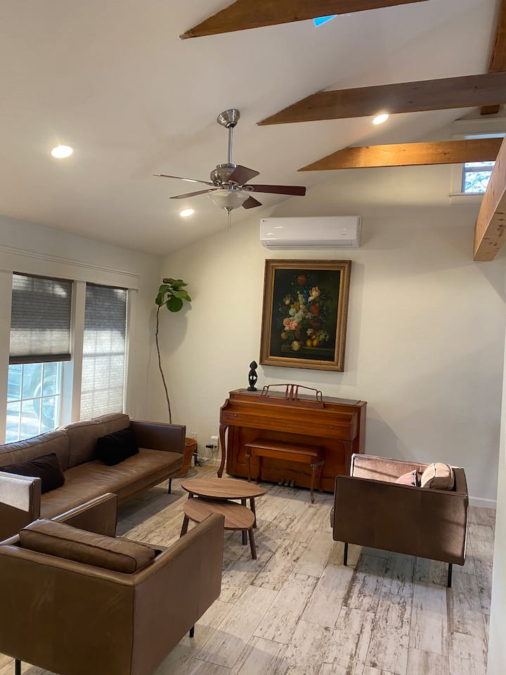 Charming Open Floor Casita - The Sanctuary - San Antonio