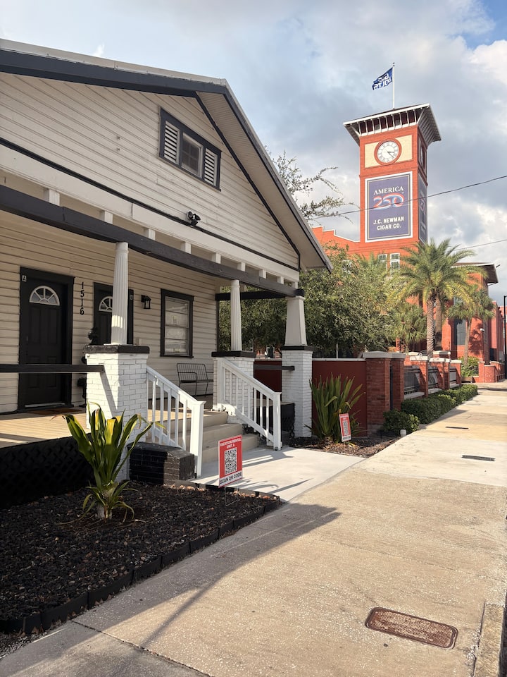 Ybor Oasis - Historical Bungalow Unit A - Tampa, FL