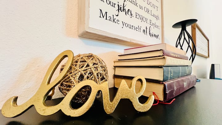 King/twin Bd | 1.5 Ba | Kitchen | W/d | 2 Carport - Dallas, TX