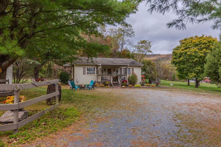 Foot Of The Mountain Cottage - Huntingdon County