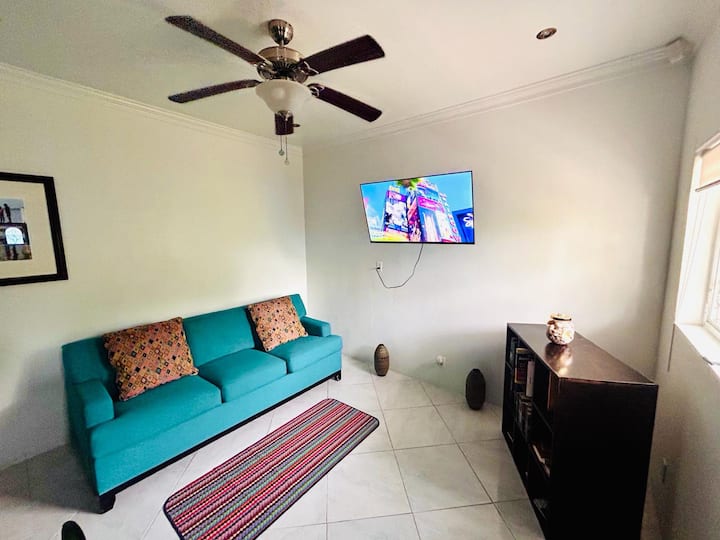 The Cozy Corner - Nassau