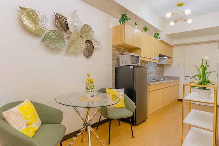 Classy 1br Suite W/ Skyline View + Netflix - Navotas