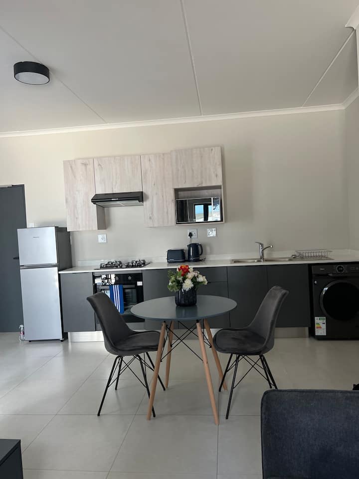 Liams Blue Suite On 93 On New - Midrand