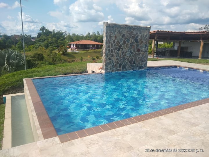 Casa Campestre Con Piscina - Armenia