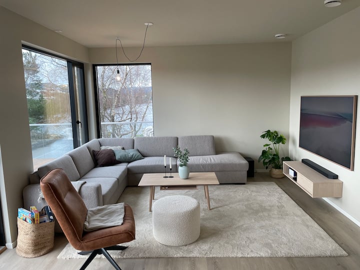 Nytt Hus Ved Sjøen Med Egen Brygge - Ålesund
