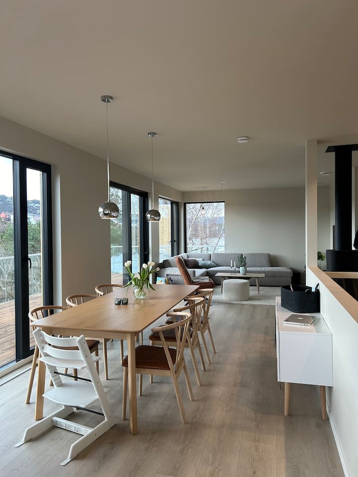 Nytt Hus Ved Sjøen Med Egen Brygge - Ålesund