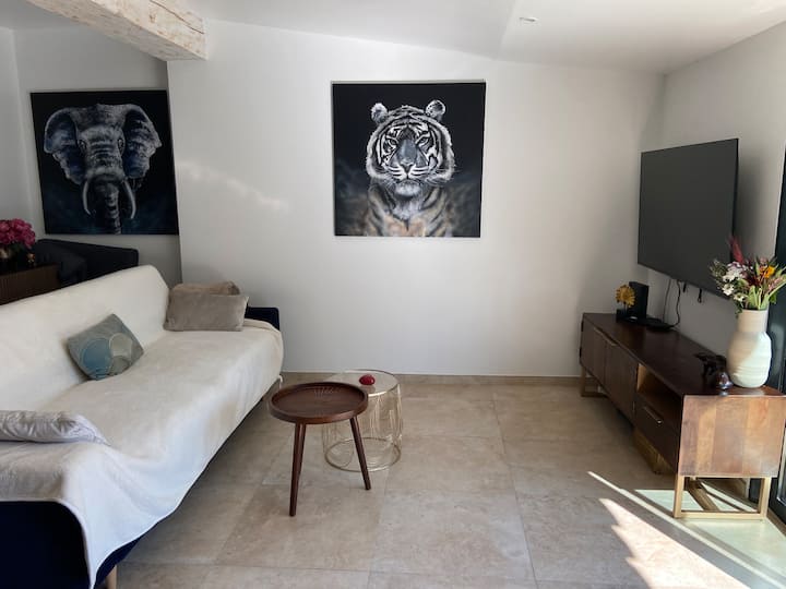 Maisonnette Dans Un Domaine - Fréjus