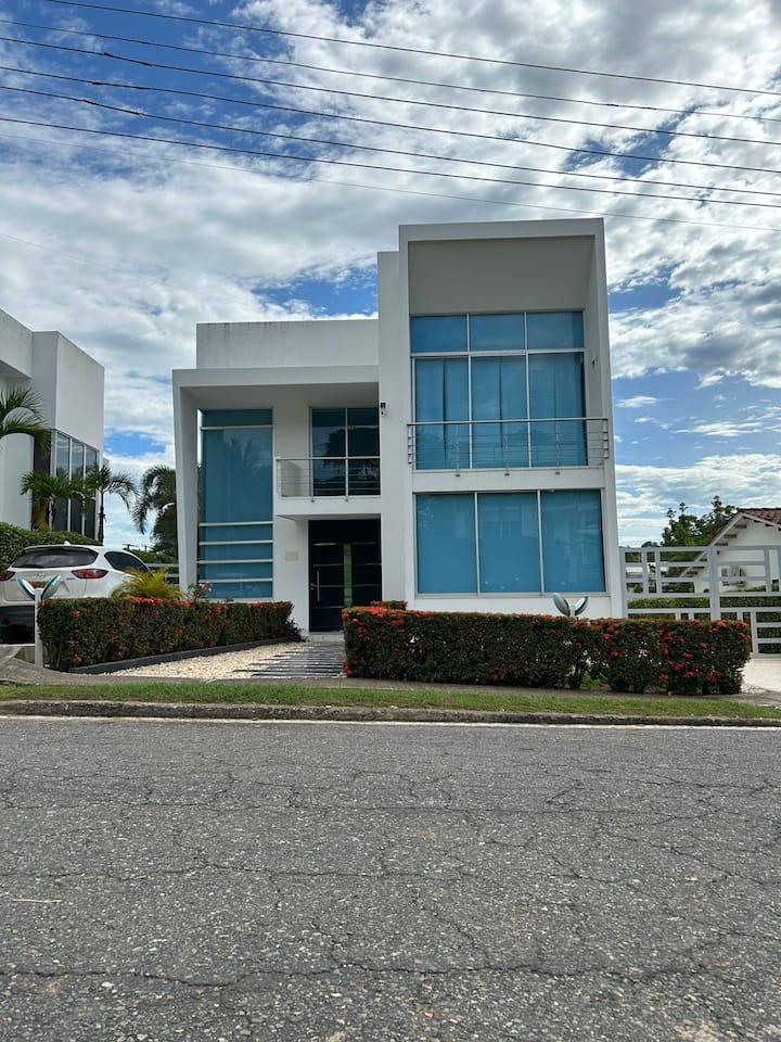 Una Casa Para Descansar De Familia Para Familias - Melgar