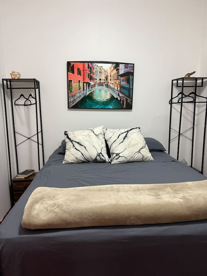 Cozy 3 Bed Apartment In Les - Brooklyn, NY