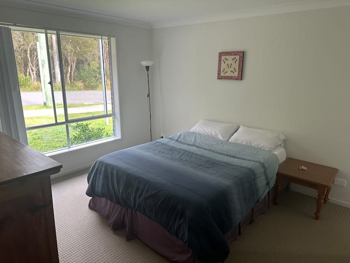 Spacious Bedroom With Ensuite - Lake Macquarie