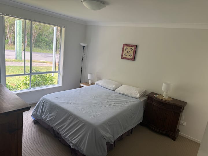 Spacious Bedroom With Ensuite | Solar-powered Home - Morisset