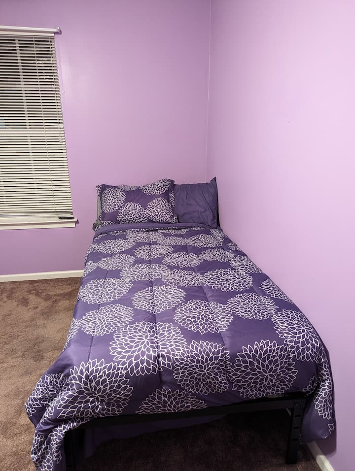 Purple Room With Keyed Entry - Chesapeake, VA