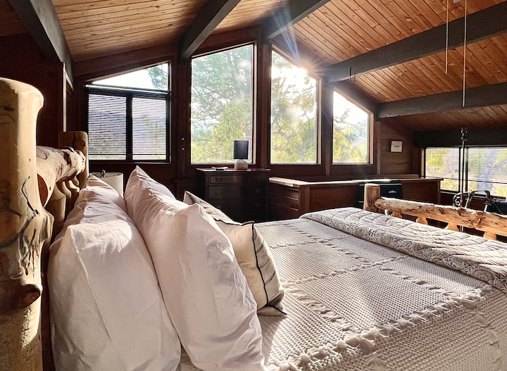 A-frame Retreat | Sleeps 4, Pool, Mtn Views, 20 Ac - Frog Pond, Clearlake Oaks