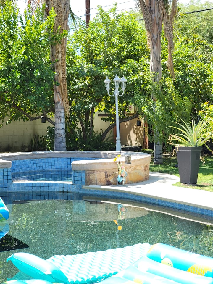 Tropical Oasis - Spa, Pool, Fire Pit, El Paseo - Palm Desert, CA