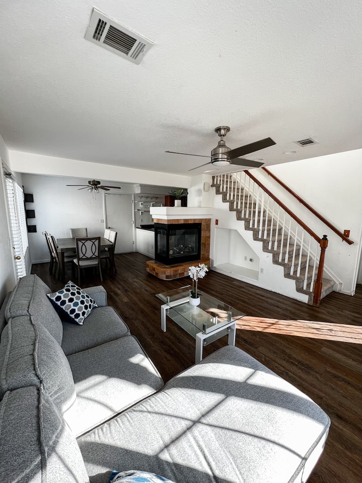Newly Remodeled Home Near Dia - Denver, CO