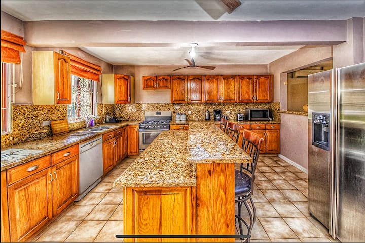 Rooftop Breakfast•private Beach•jacuzzi•bbq•events - 牙買加