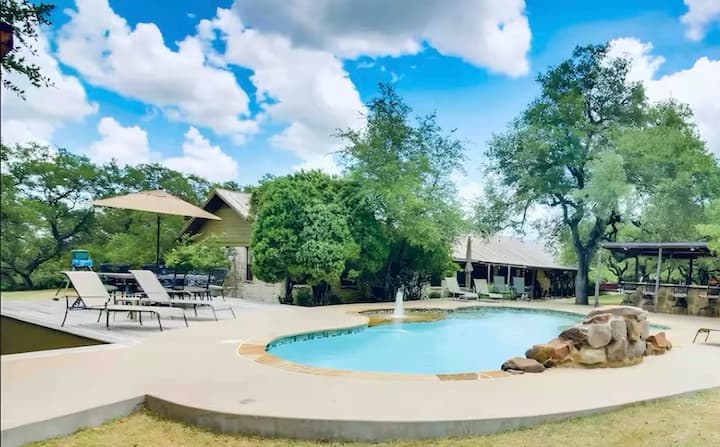 House +2 Cabins + Pool & Hot Tub - Dripping Springs, TX