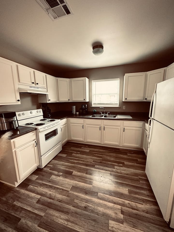 Uptown Charm: New Orleans Home - Metairie, LA