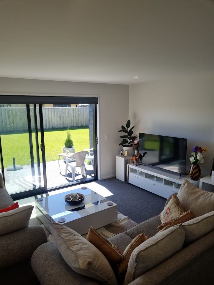 Modern House In Woodend Room 1 - Ashley