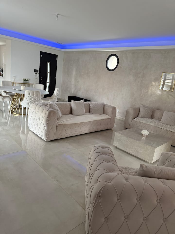 Villa 4 Chambres, Piscine, Salle De Jeux Et Cinéma - Monteux