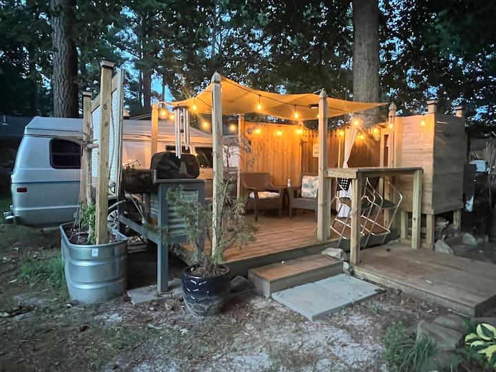 Cozy Campervan In Quiet Backyard - Virginia Beach, VA