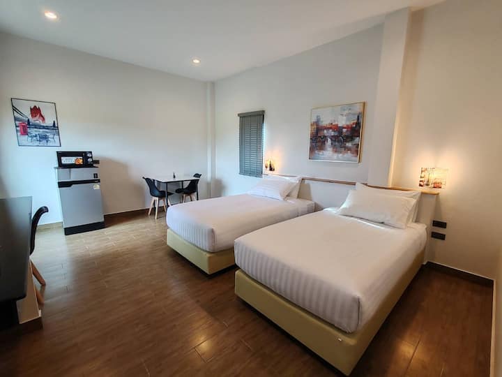 #1 Siri London - Private Room With Balcony - Mueang Nakhon Phanom District