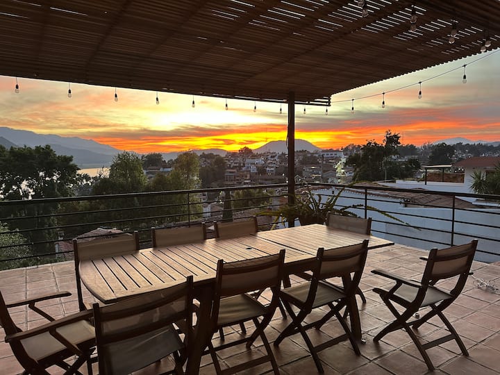 Casa En El Centro Con Vista Lago - Valle de Bravo