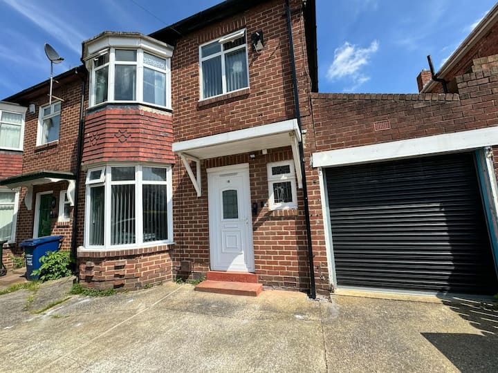 Giga Residential 4 Bedrooms, 8 Guests - Newcastle upon Tyne