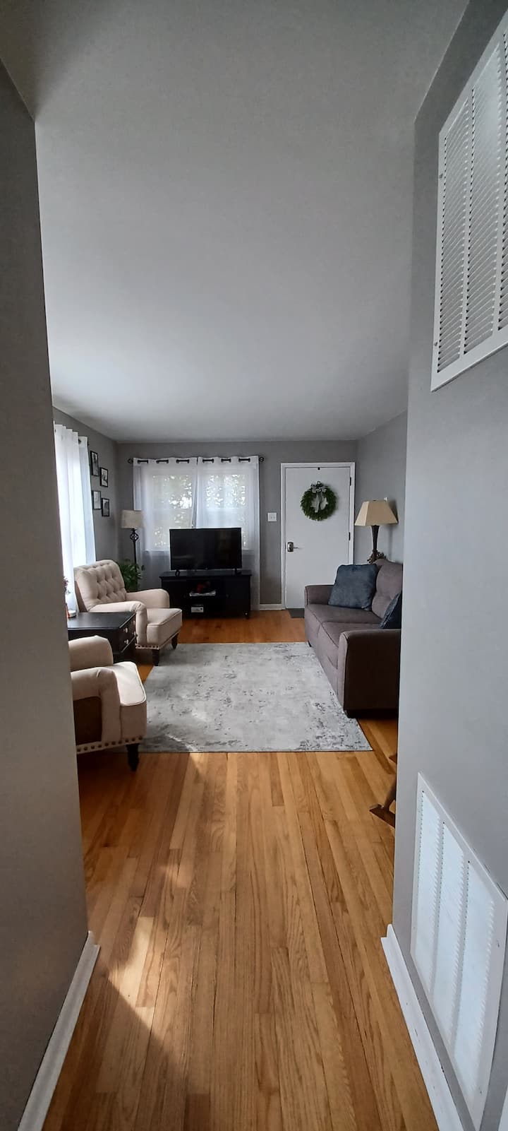 The Magnolia House - Broadway