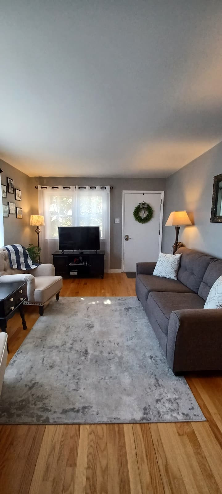 The Magnolia House - Broadway