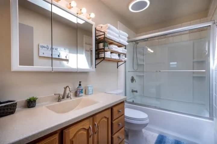 Family Friendly Montana Dream With Hot Tub - Kalispell, MT