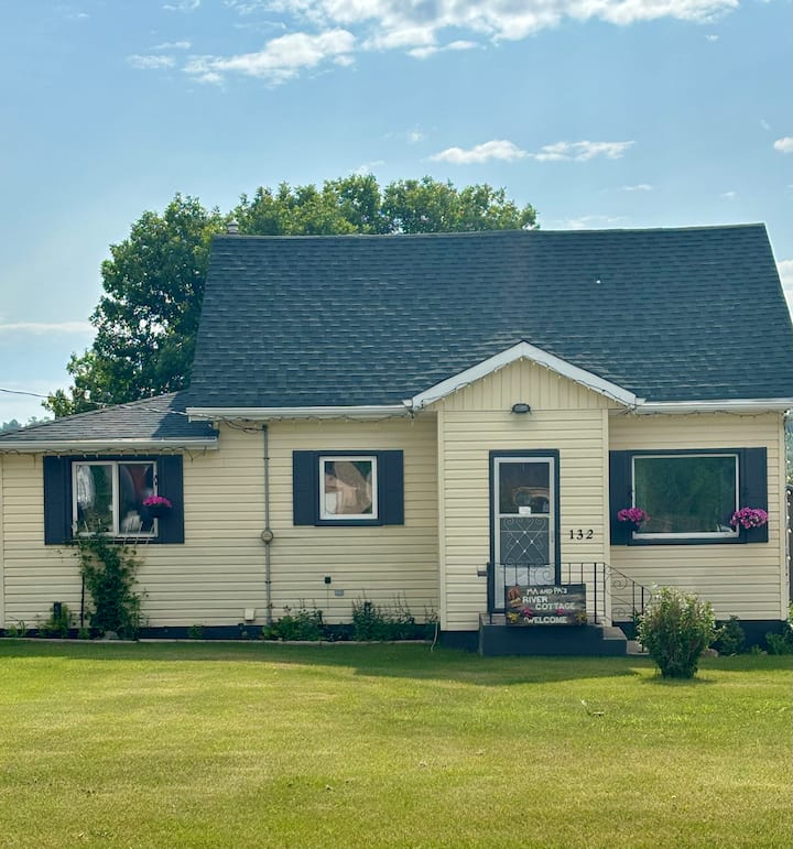 Ma And Pa's River Cottage By The Heritage Village - Minnedosa