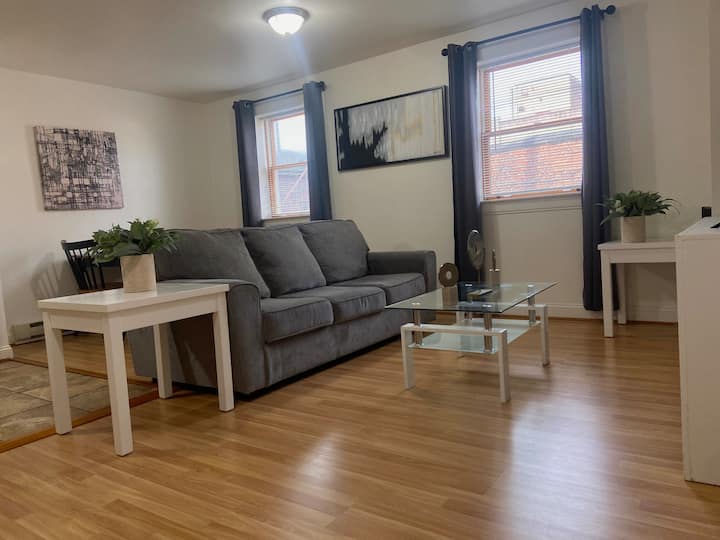 Poconos Stylish 1 Bedroom Apt- Stroudsburg Main St - Delaware Water Gap, PA