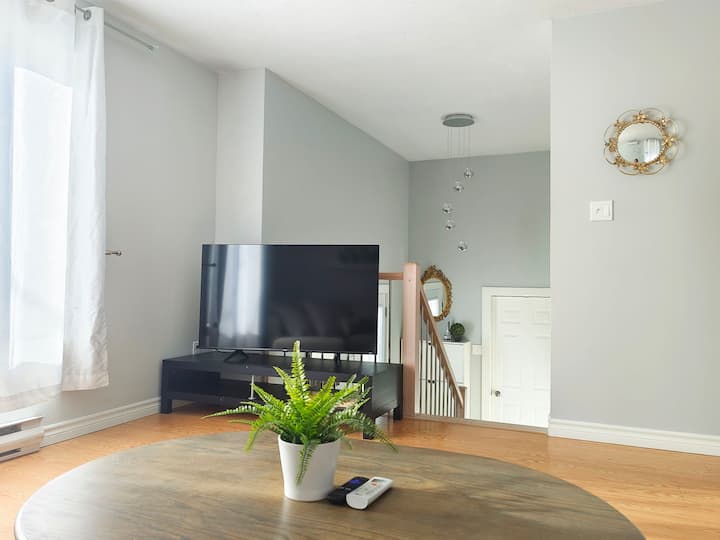 Bonny's Apt | Close To Magic Mountain & Lots Food! - Moncton