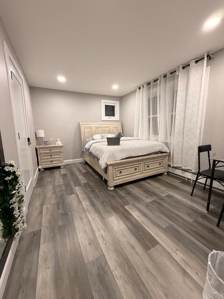 Comfy Room - Freeport, NY