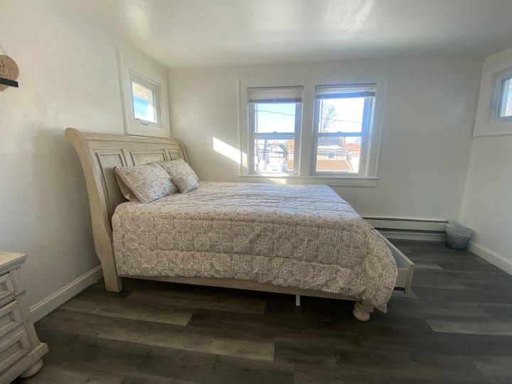 Comfy Room - Westbury, NY