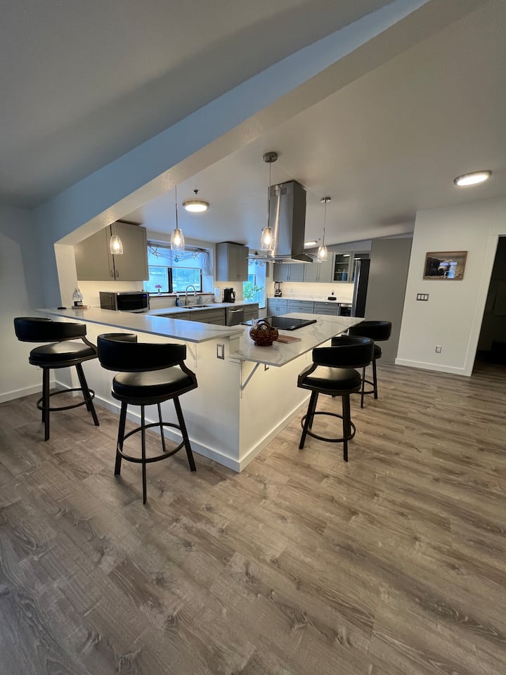 Apartment E: Mount Verstovia (Car Rental Option) - Sitka, AK